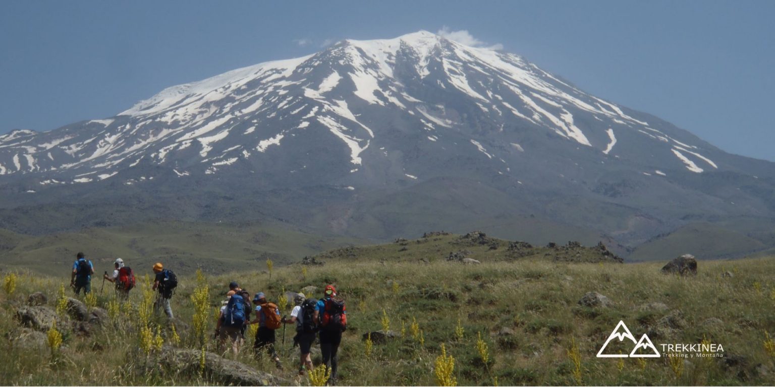 Ascensión al monte Ararat (5.137 m) (I) - Trekkinea Viajes con Guías de ...